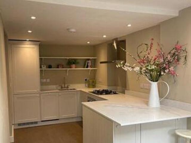 3 Bedroom Semi detached House For Rent In Kingsclere, Newbury