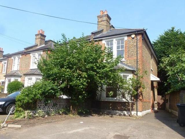 3 Bedroom Semi detached House For Rent In Kingston Upon Thames, Surrey