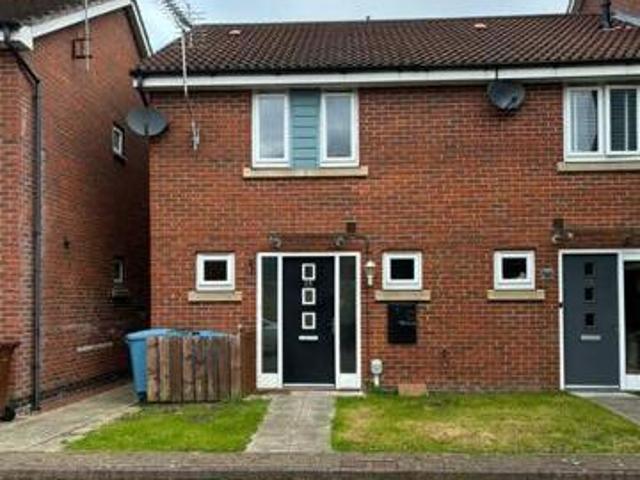 3 Bedroom Semi detached House For Rent In Kingswood
