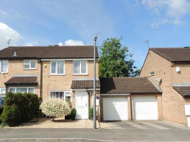 3 Bedroom Semi detached House For Rent In Kingswood