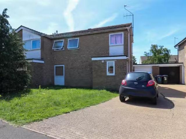 3 bedroom semi detached house for rent in Kirby Cross Avenue.