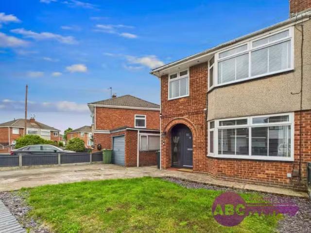 3 bedroom semi detached house for rent in Knowle Close, Great.