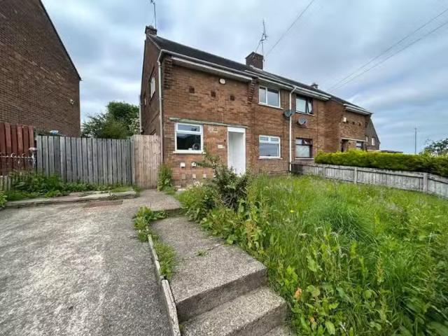 3 bedroom semi detached house for rent in Knowles View, Bradfo.