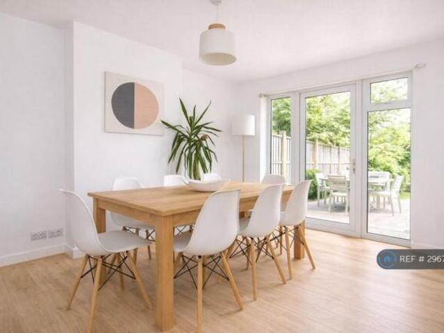 3 bedroom semi detached house for rent in Knightwood Crescent, New Malden, KT3