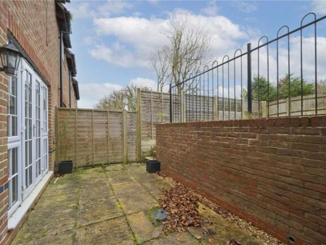 3 bedroom semi detached house for rent in Kyngeshene Gardens, Guildford, Surrey, GU1