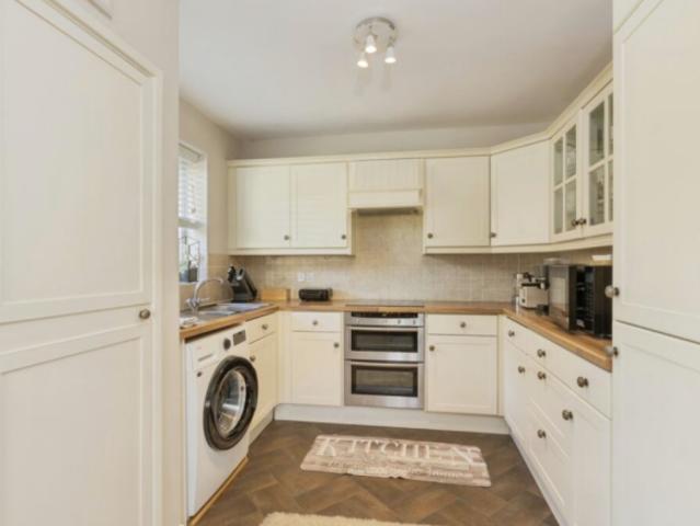 3 bedroom semi detached house for rent in Lambourn Way, Tunbridge Wells, TN2