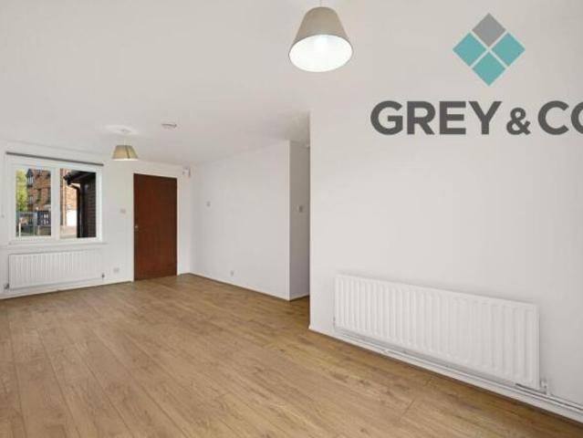 3 bedroom semi detached house for rent in Lancelot Road Wembley HA0 2PT, HA0