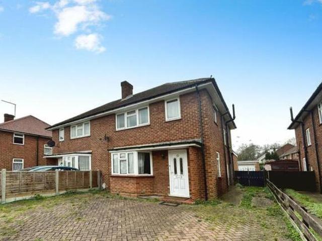 3 Bedroom Semi detached House For Rent In Langley