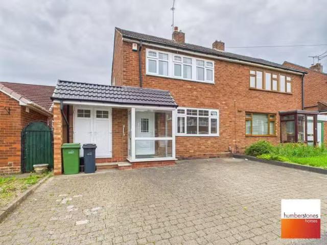 3 bedroom semi detached house for rent in Lansdowne Road, Hurs.