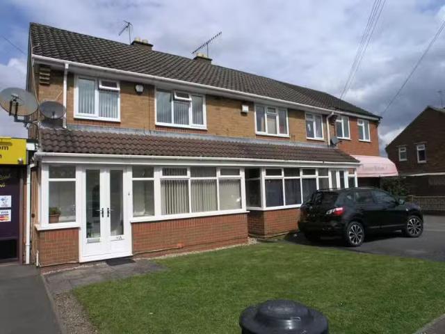 3 bedroom semi detached house for rent in Larch Road, Kingswin.