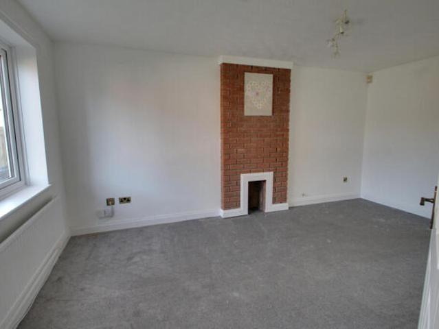 3 bedroom semi detached house for rent in Larchwood Close, Leicester, LE2
