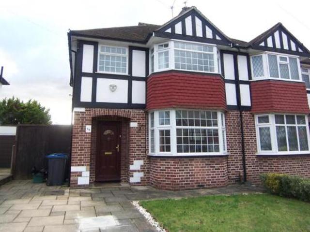 3 bedroom semi detached house for rent in Lawrence Avenue, New Malden, KT3