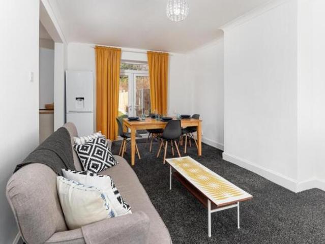 3 bedroom semi detached house for rent in Leafield Road, Hunts Cross, L25