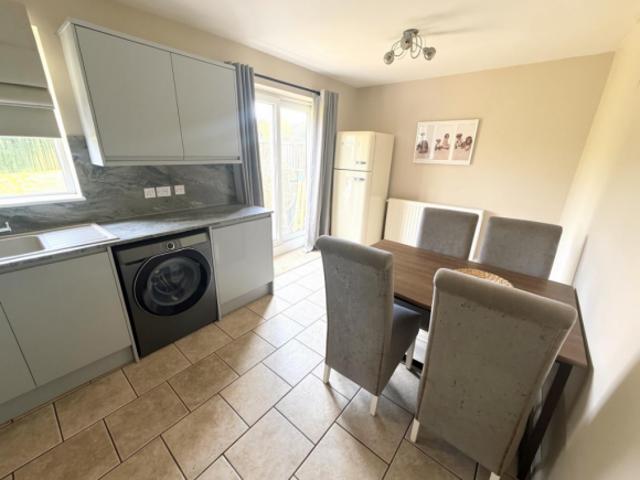 3 bedroom semi detached house for rent in Leagrave High Street, Luton, LU4