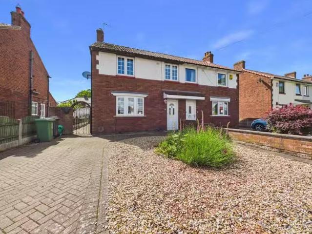 3 bedroom semi detached house for rent in Lediard Avenue, Car.