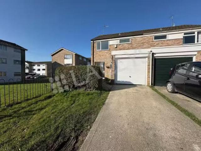 3 bedroom semi detached house for rent in Legion Road, Yeovil.