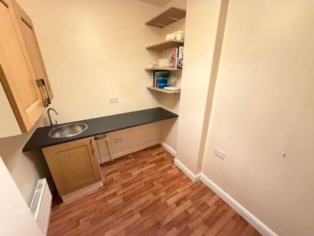 3 bedroom semi detached house for rent in Leighton Road, Penn, Wolverhampton, WV4
