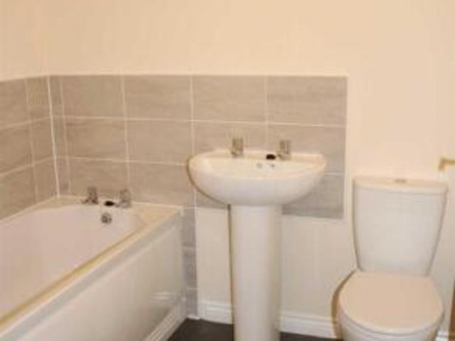 3 bedroom semi detached house for rent in Levetts Close, DE24