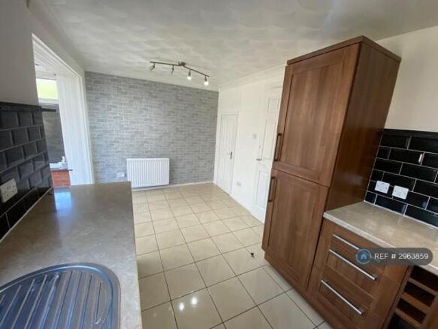 3 bedroom semi detached house for rent in Levisham Gardens, Warrington, WA5