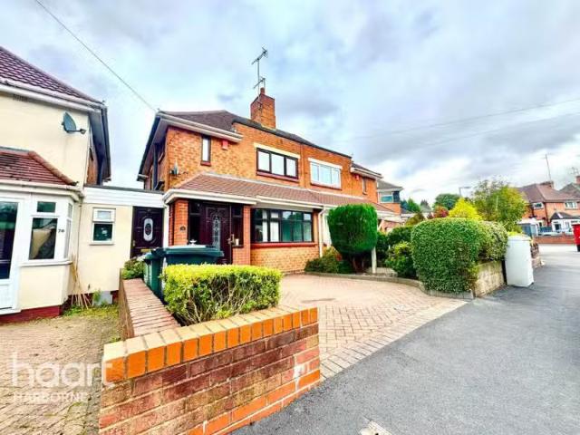 3 bedroom semi detached house for rent in Lewis Road, Oldbury.