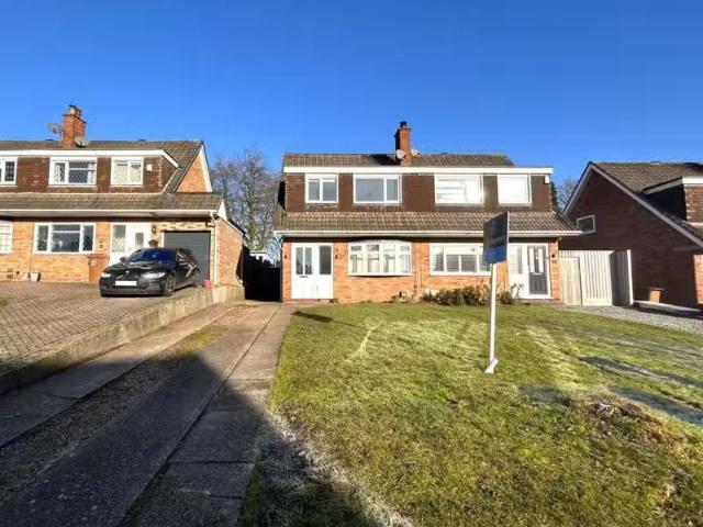 3 bedroom semi detached house for rent in Limetree Road, Sutto.