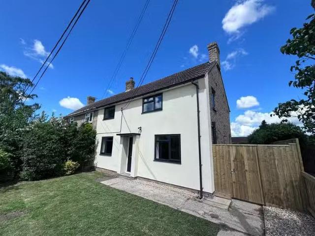 3 bedroom semi detached house for rent in Little Sammons, Chil.