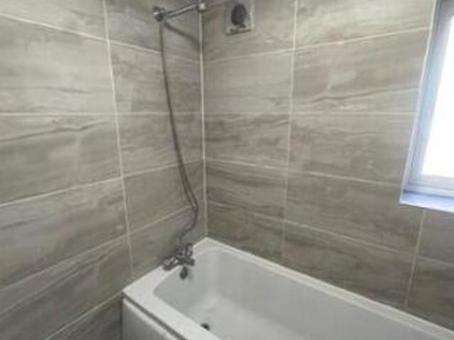 3 bedroom semi detached house for rent in Littlefield Road, Luton, Bedfordshire, LU2