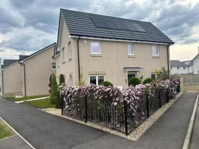 3 bedroom semi detached house for rent in Livingston Crescent.
