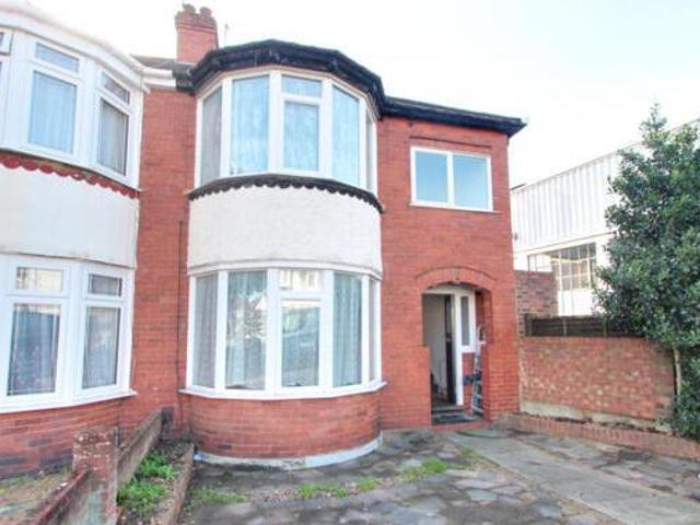3 Bedroom Semi detached House For Rent In London