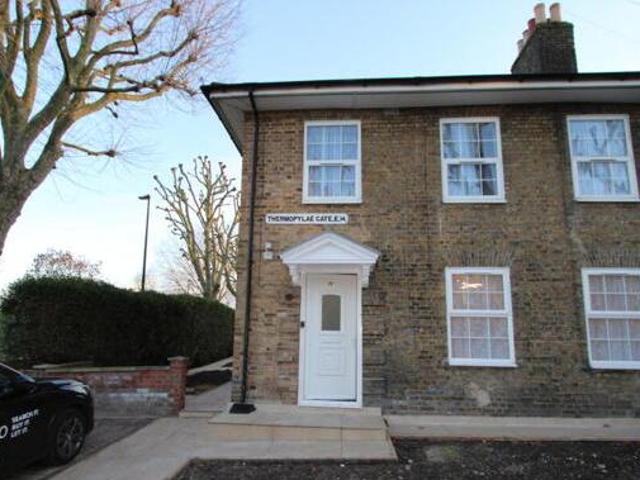 3 Bedroom Semi detached House For Rent In London