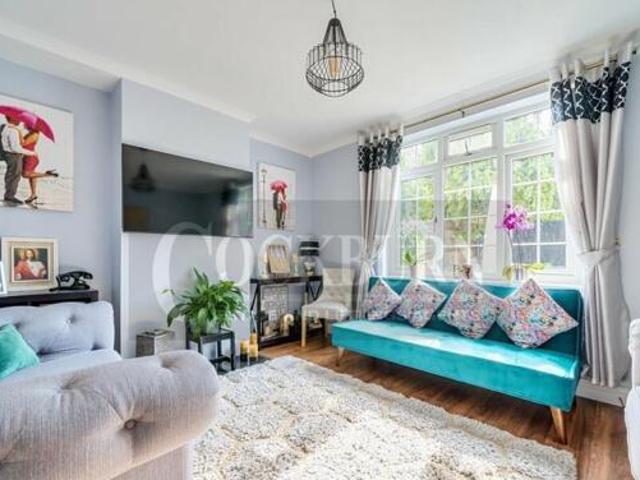 3 Bedroom Semi detached House For Rent In London