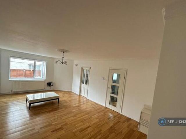 3 Bedroom Semi detached House For Rent In London