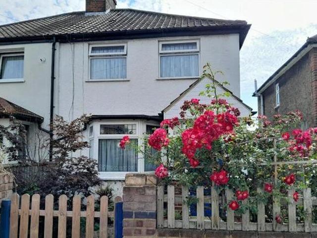 3 Bedroom Semi detached House For Rent In London