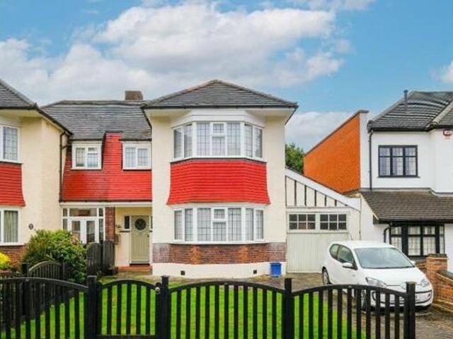 3 Bedroom Semi detached House For Rent In London