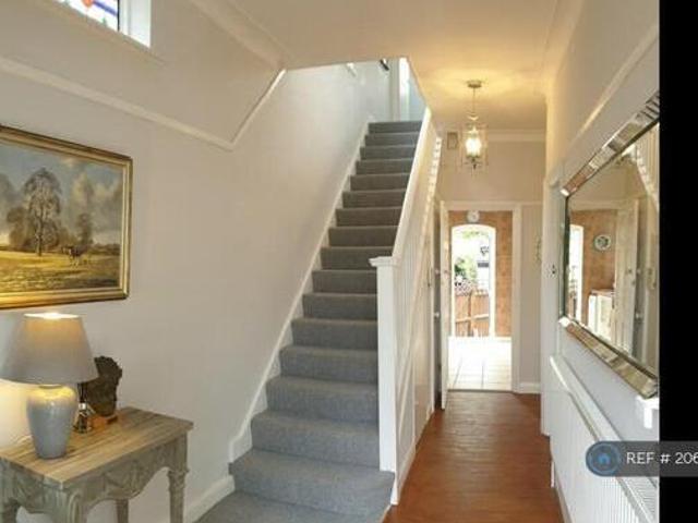 3 Bedroom Semi detached House For Rent In London