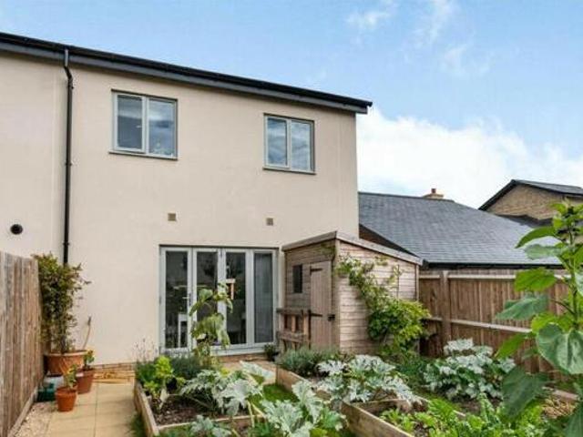 3 Bedroom Semi detached House For Rent In London