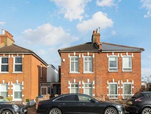 3 Bedroom Semi detached House For Rent In London
