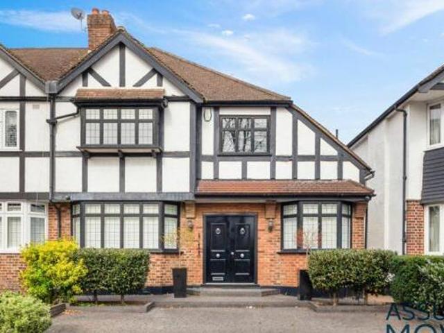 3 Bedroom Semi detached House For Rent In London
