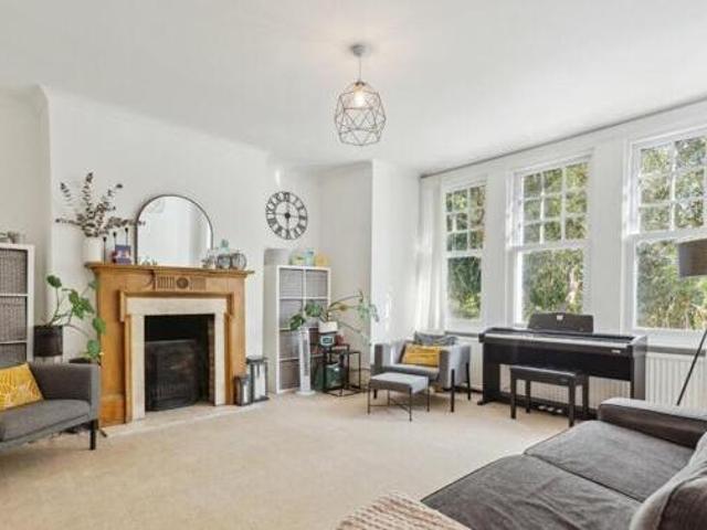 3 Bedroom Semi detached House For Rent In London