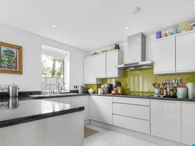 3 Bedroom Semi detached House For Rent In London