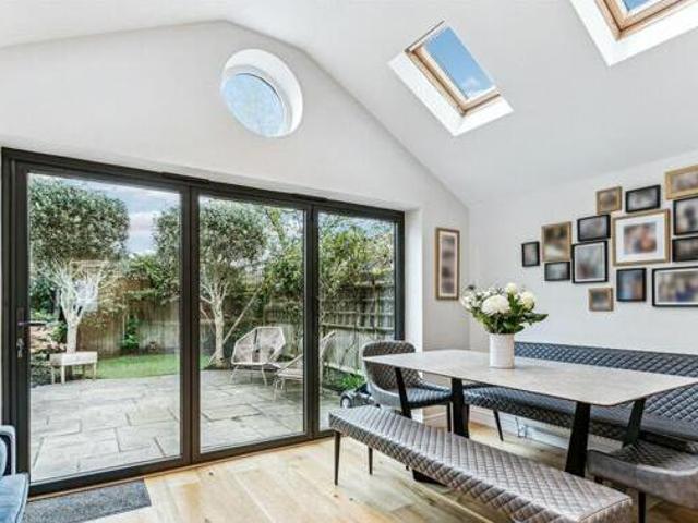 3 Bedroom Semi detached House For Rent In London