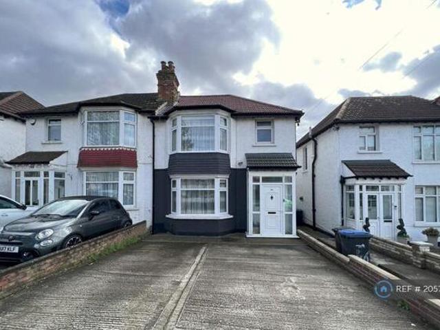 3 Bedroom Semi detached House For Rent In London