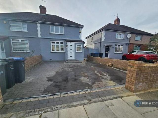 3 Bedroom Semi detached House For Rent In London