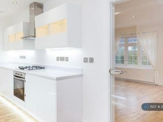3 Bedroom Semi detached House For Rent In London