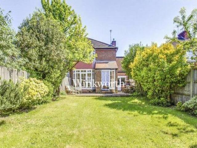 3 Bedroom Semi detached House For Rent In London