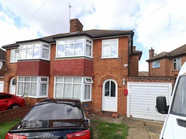 3 Bedroom Semi detached House For Rent In London, Edgware