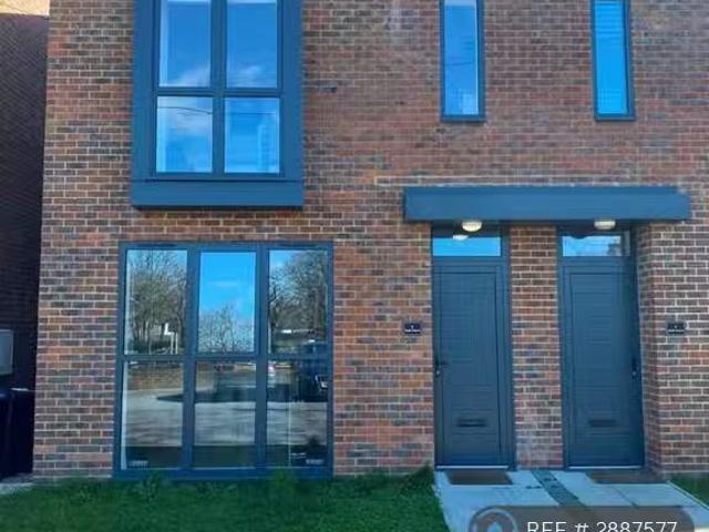3 bedroom semi detached house for rent in London Road, Sayers.