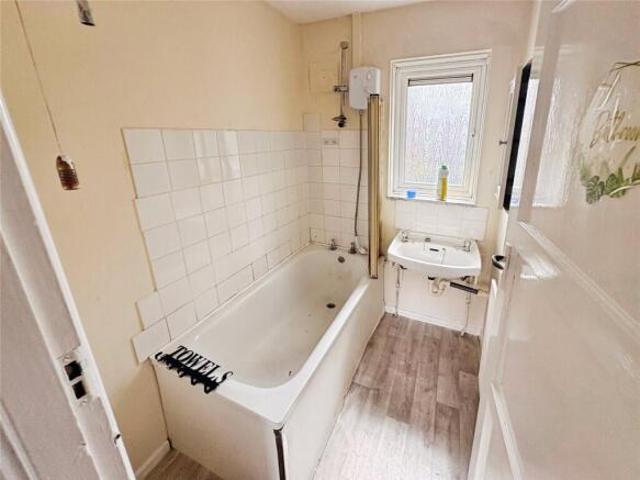 3 bedroom semi detached house for rent in Long Lake Avenue, Wolverhampton, West Midlands, WV6