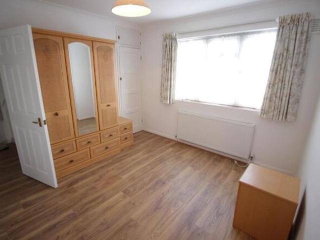 3 bedroom semi detached house for rent in Longmead Drive, Sidcup, DA14