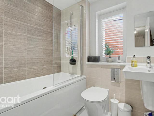 3 bedroom semi detached house for rent in Longsole Way, Maidstone, ME16